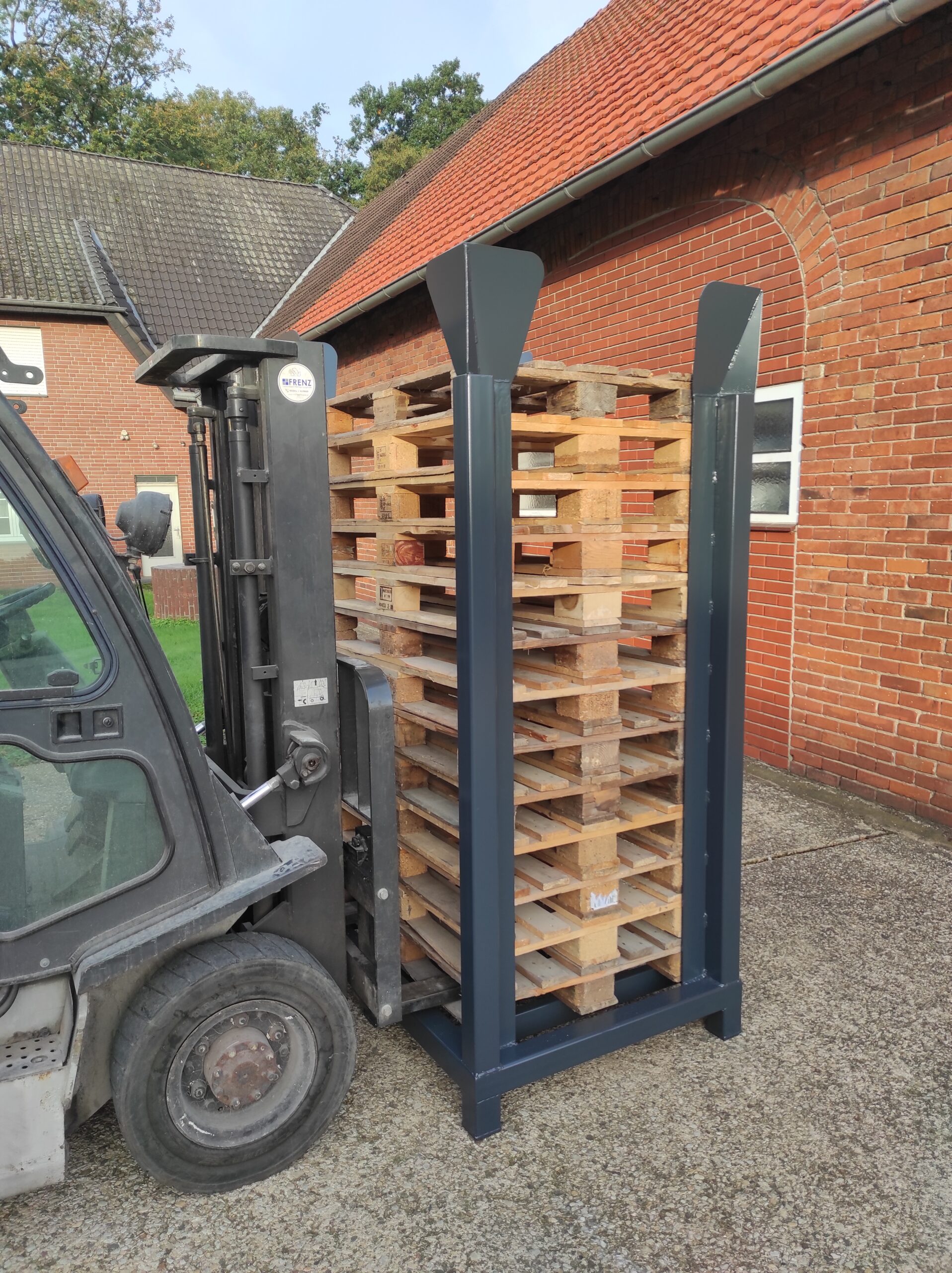 Palettenstapel - Richtgestell - Friedhelm Lübbers Metallbau GmbH & Co.KG